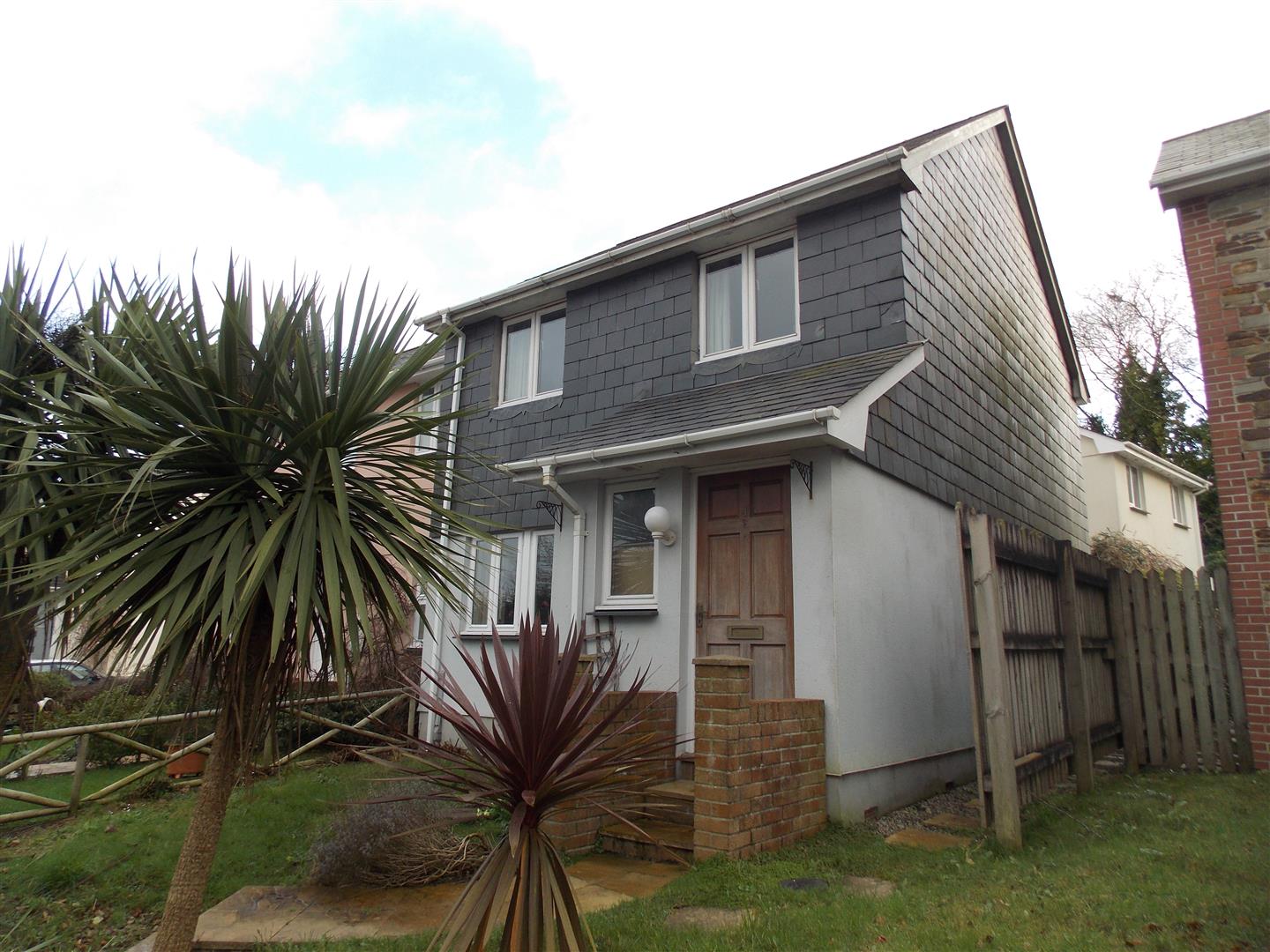 3 bedroom property to let in Acorn Drive, St Austell, Cornwall - £1,000
